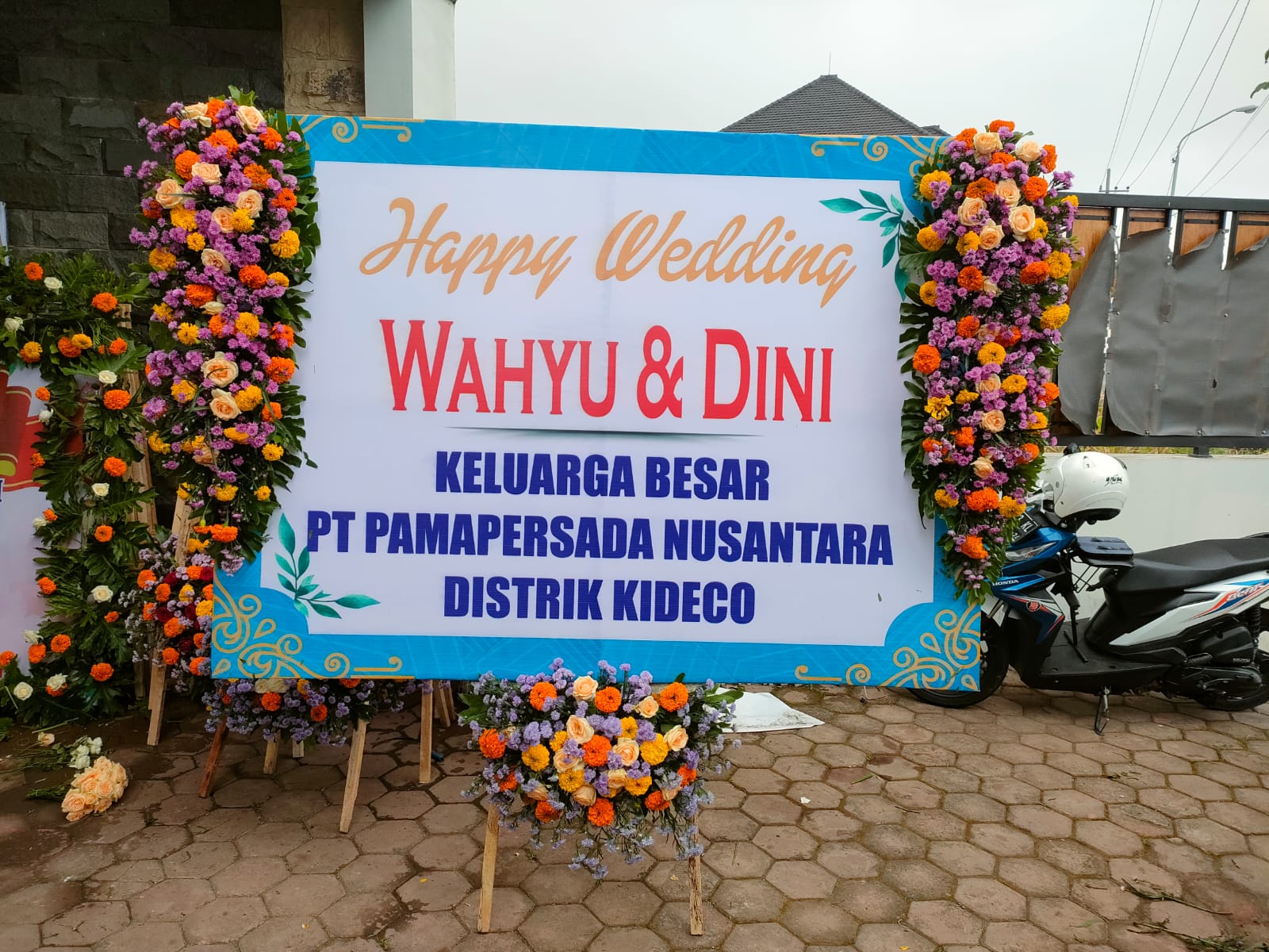 Bunga Papan Happy Wedding | SIDOARJO FLORIST Toko Bunga Sidoarjo Jawa Timur